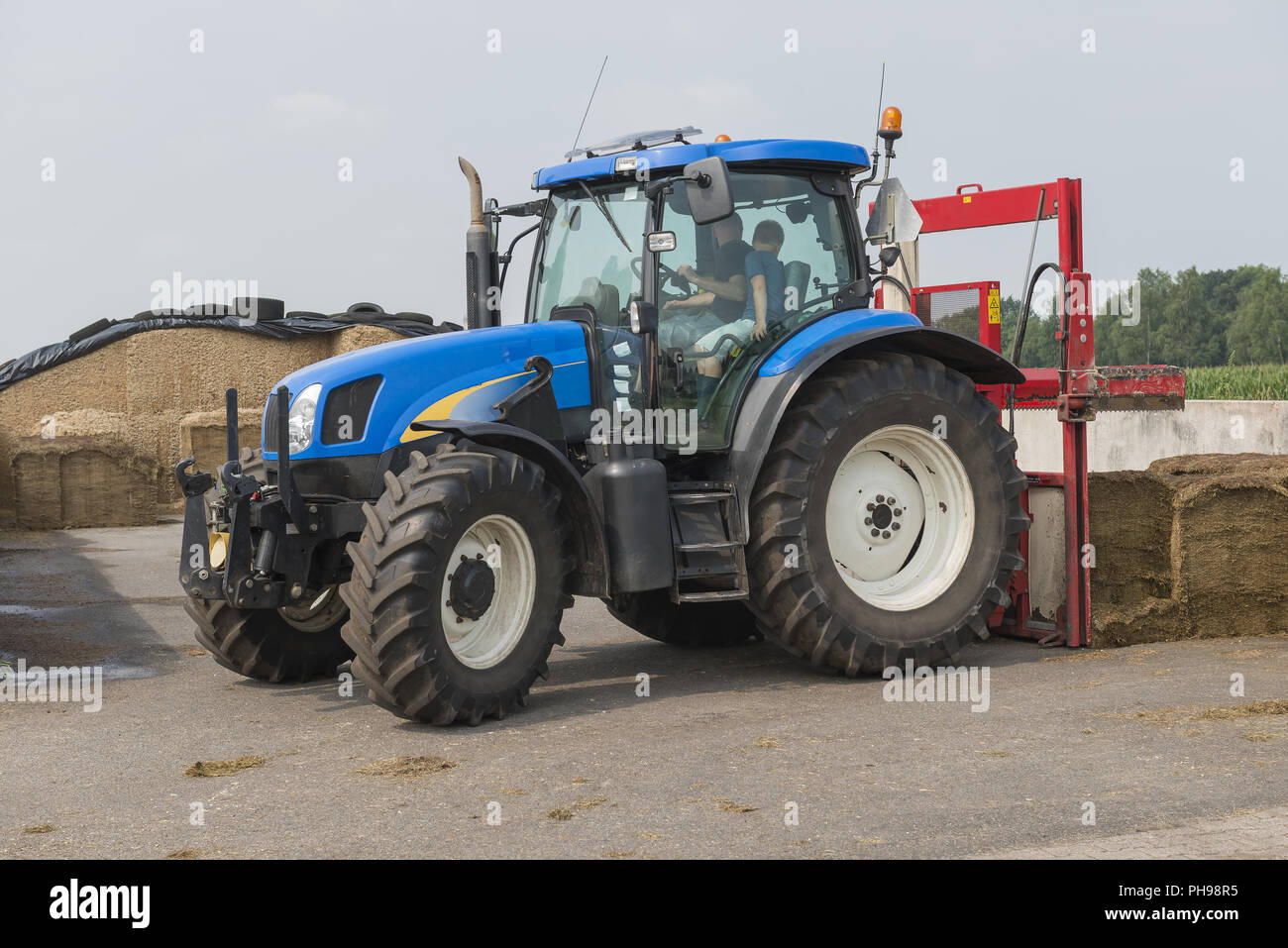 Blue tractor hi-res stock photography and images - Alamy