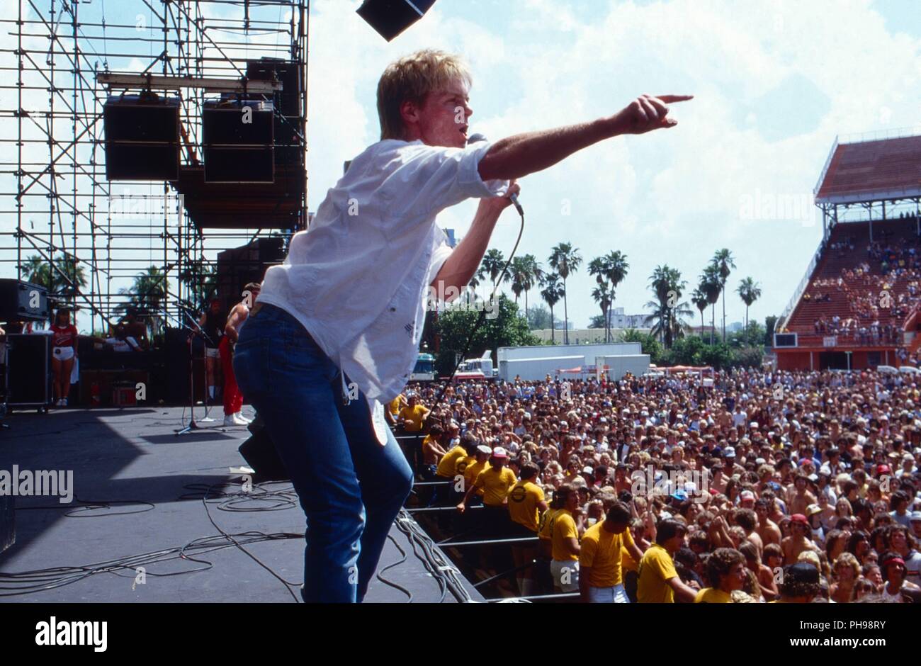 Bryan Adams, kanadischer Rocksänger und Gitarrist bei einem Konzert in ...