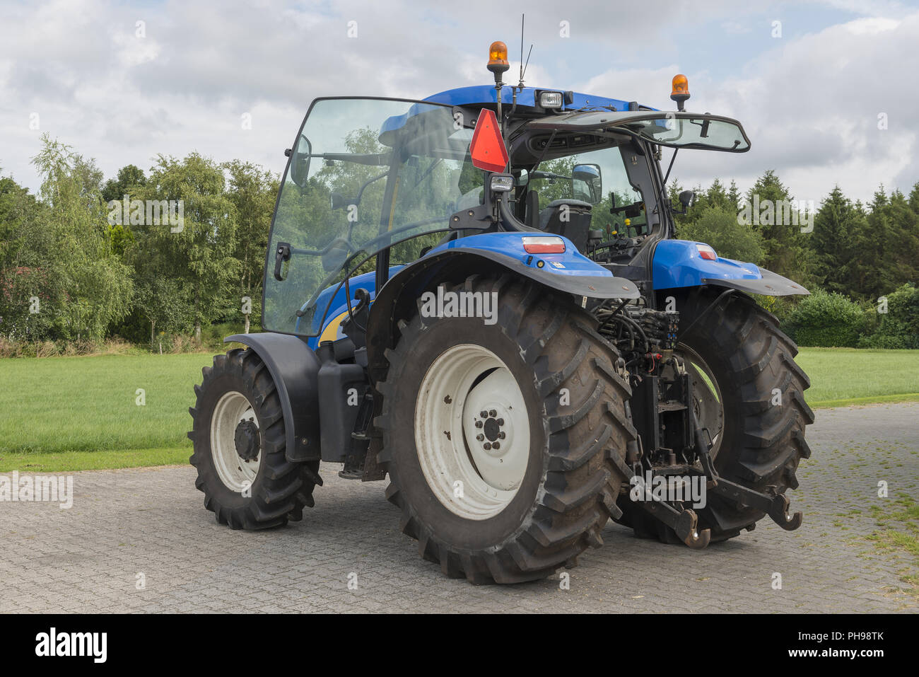 Farmyard hi-res stock photography and images - Alamy