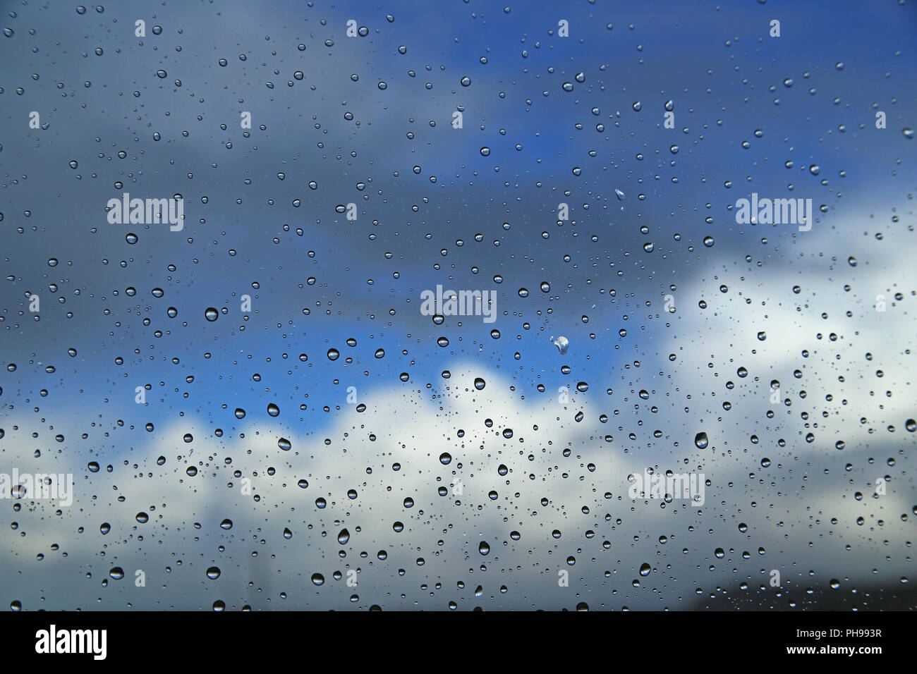 Raindrops cloud hi-res stock photography and images - Alamy