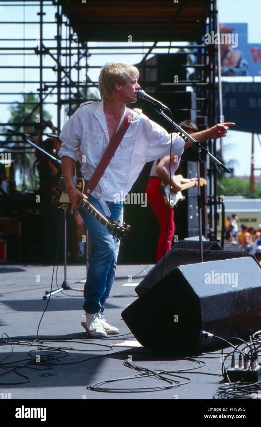 Bryan Adams, kanadischer Rocksänger und Gitarrist bei einem Konzert in ...