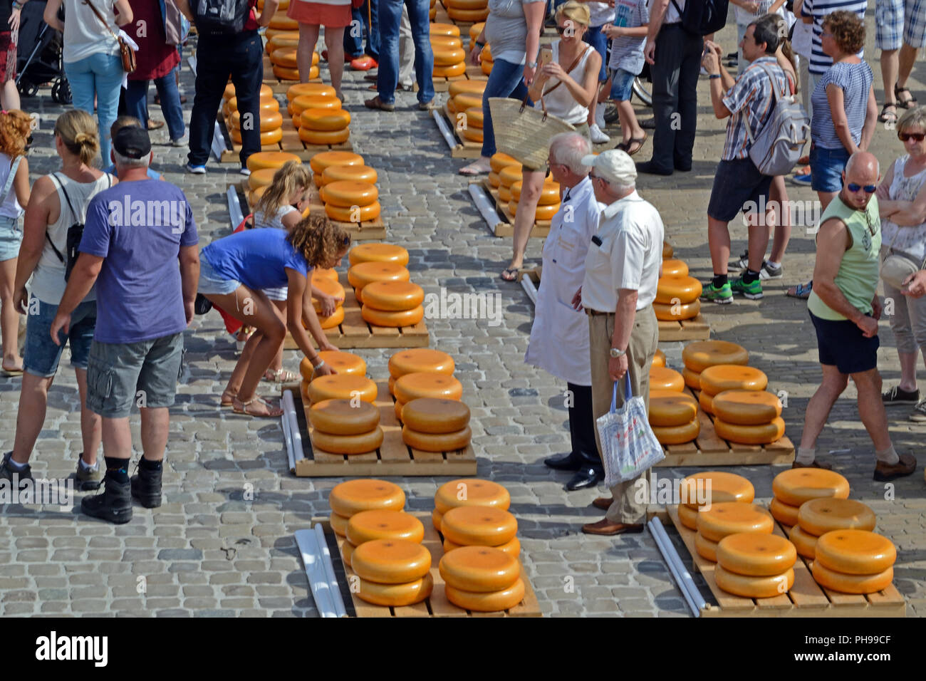 Trading cheese hi-res stock photography and images - Alamy