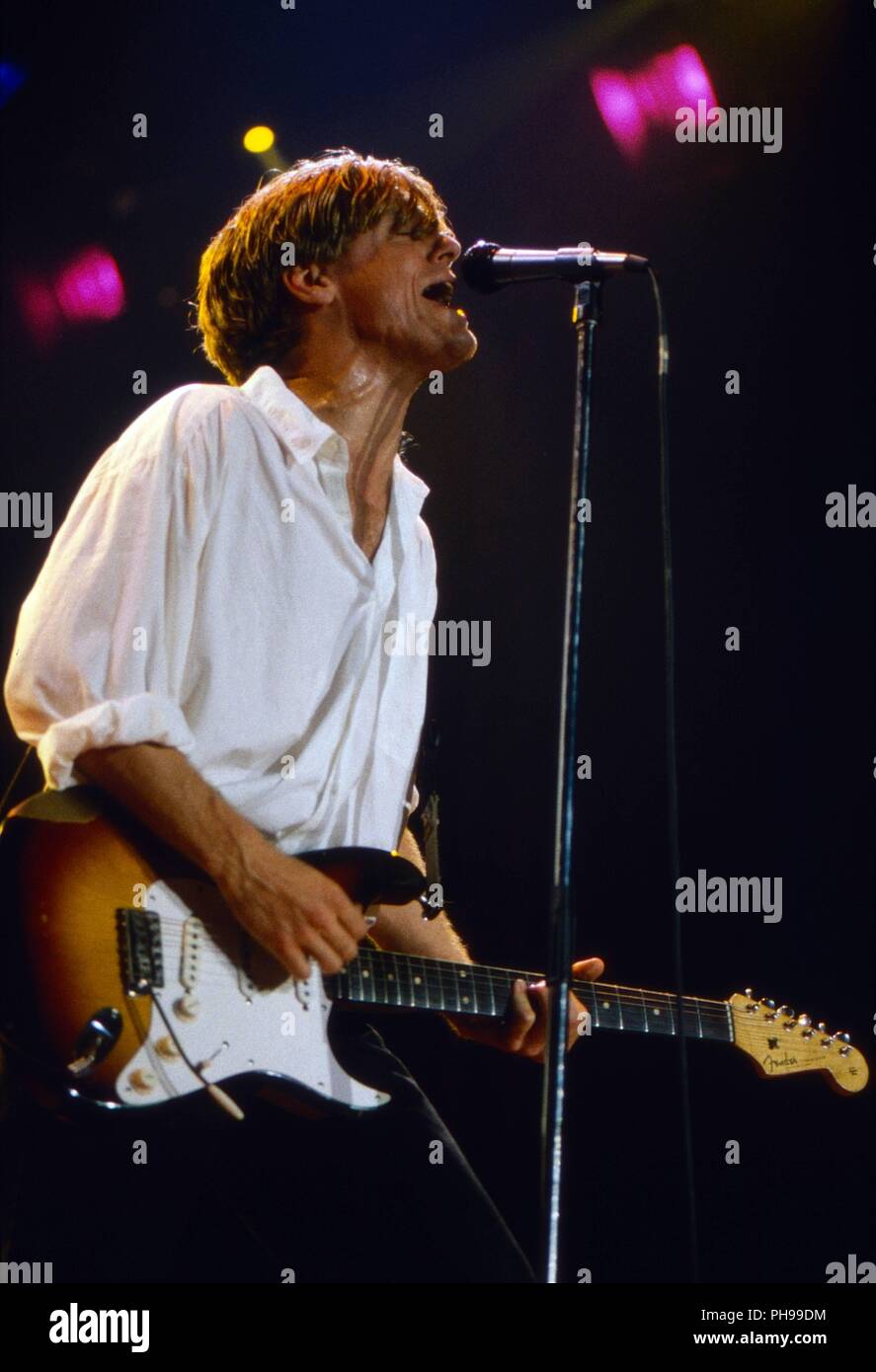 Bryan Adams, kanadischer Rocksänger, Komponist und Gitarrist, bei einem ...