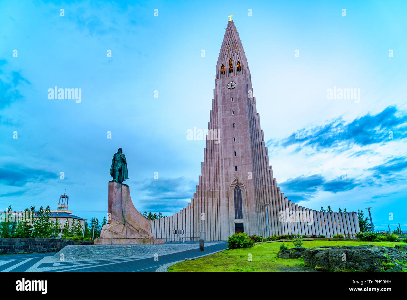 Hallgrimskirkja or the church of Hallgrimur Stock Photo - Alamy