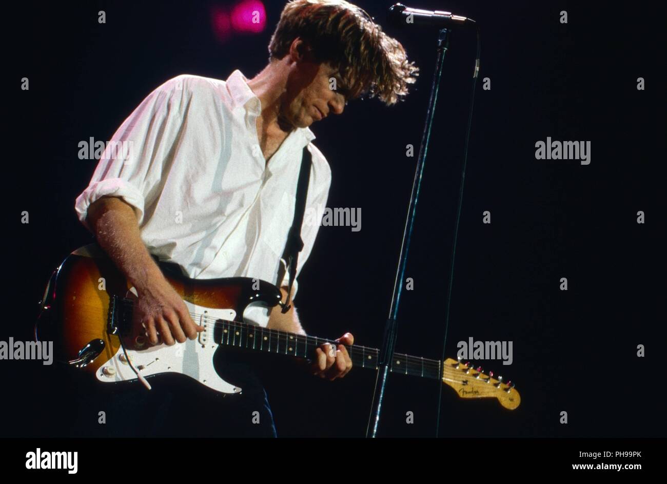 Bryan Adams, kanadischer Rocksänger, Komponist und Gitarrist, bei einem ...