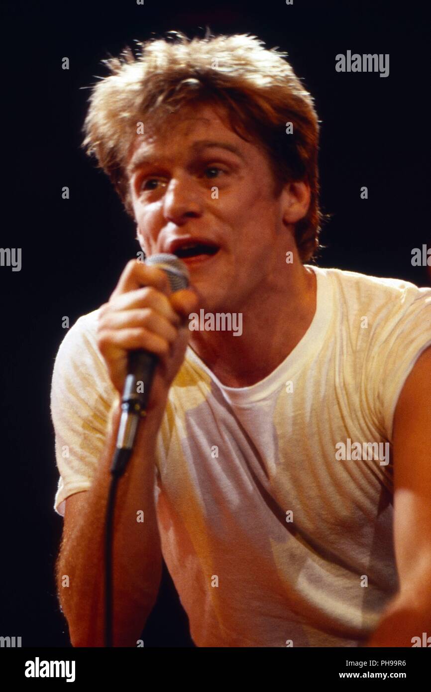 Bryan Adams, kanadischer Rocksänger und Gitarrist bei einem Konzert in ...