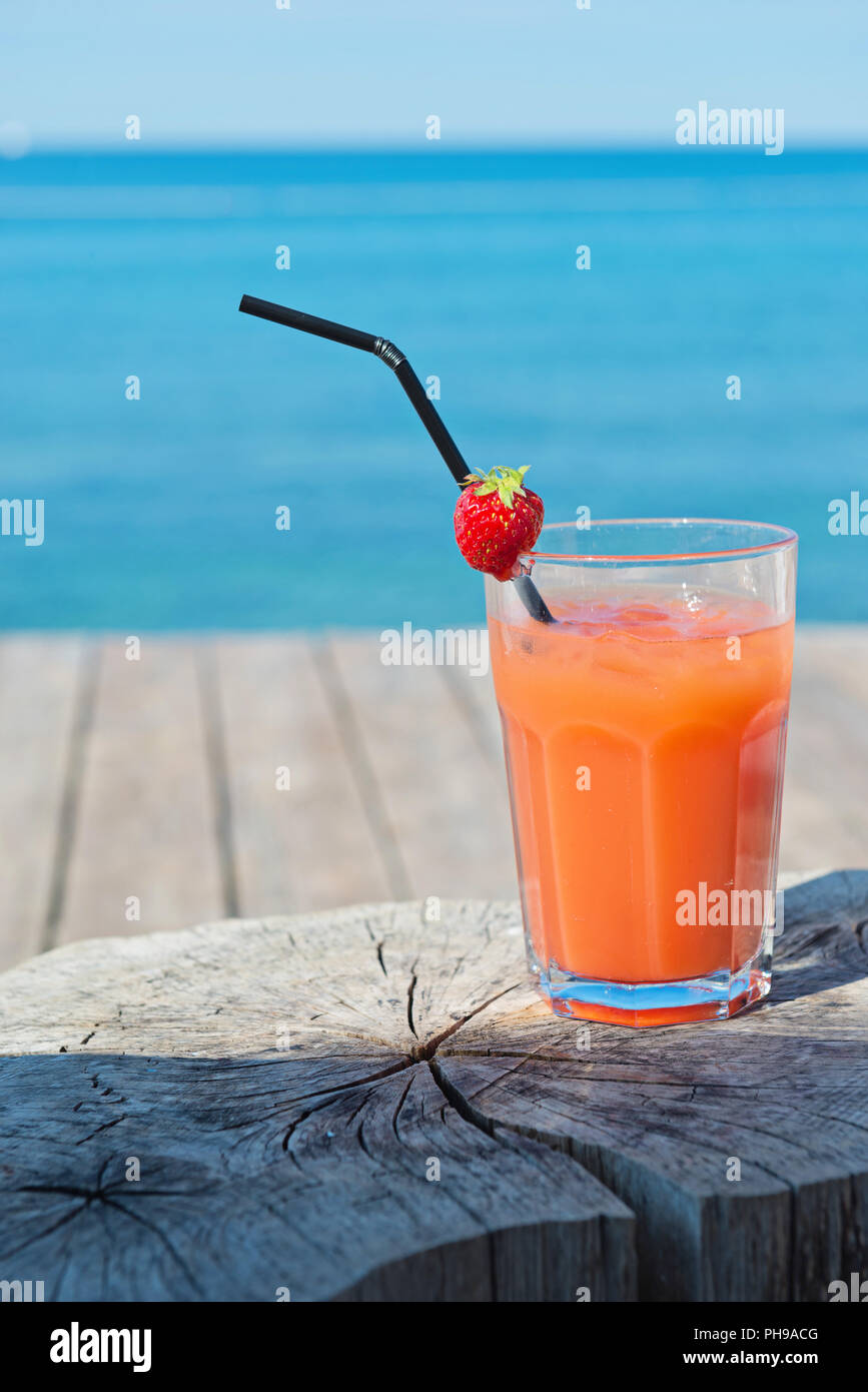 Orange beach cocktail nobody hi-res stock photography and images - Alamy