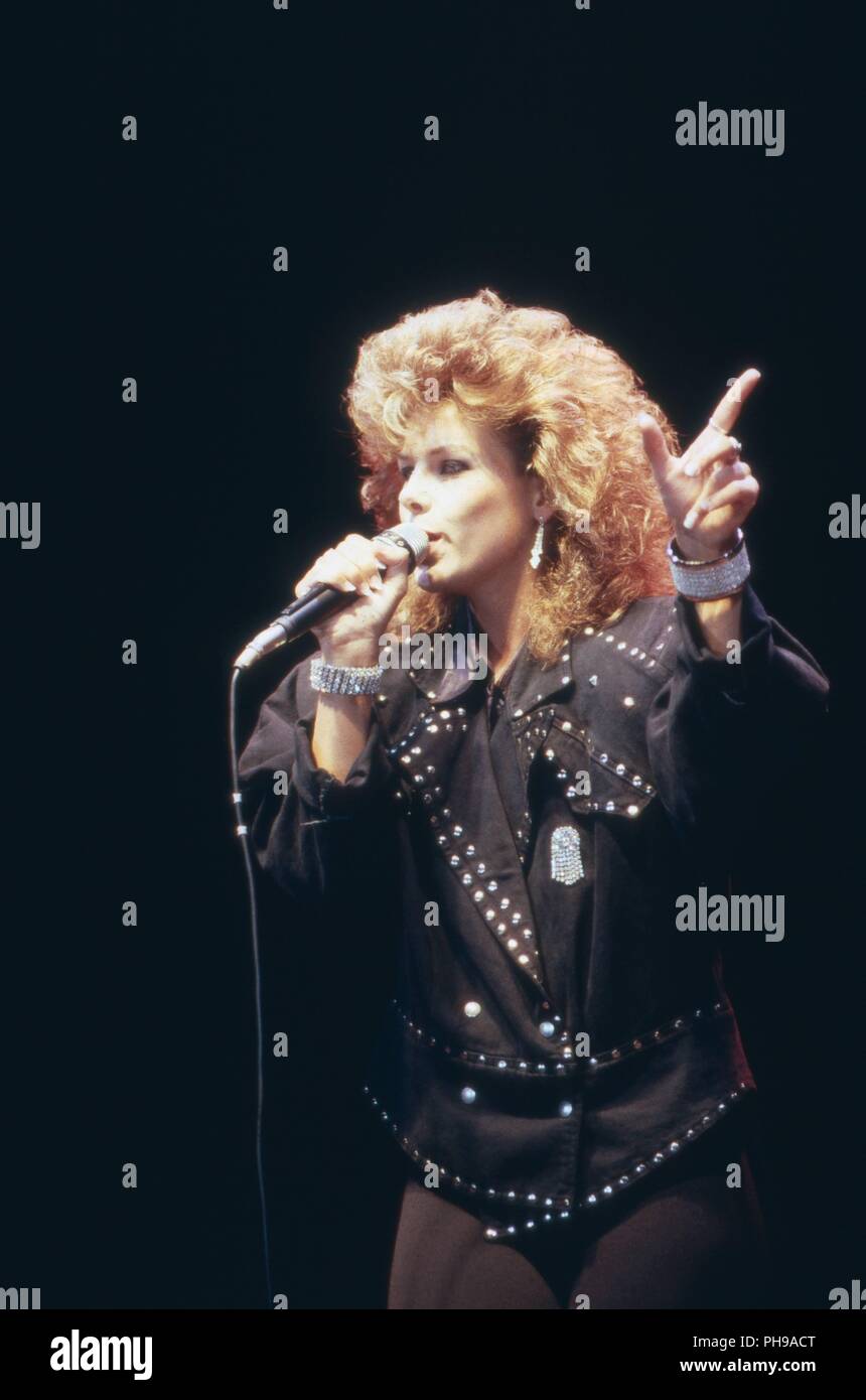 C. C. Catch, niederländische Eurodisco Sängerin, in Izmir, Türkei 1986 ...