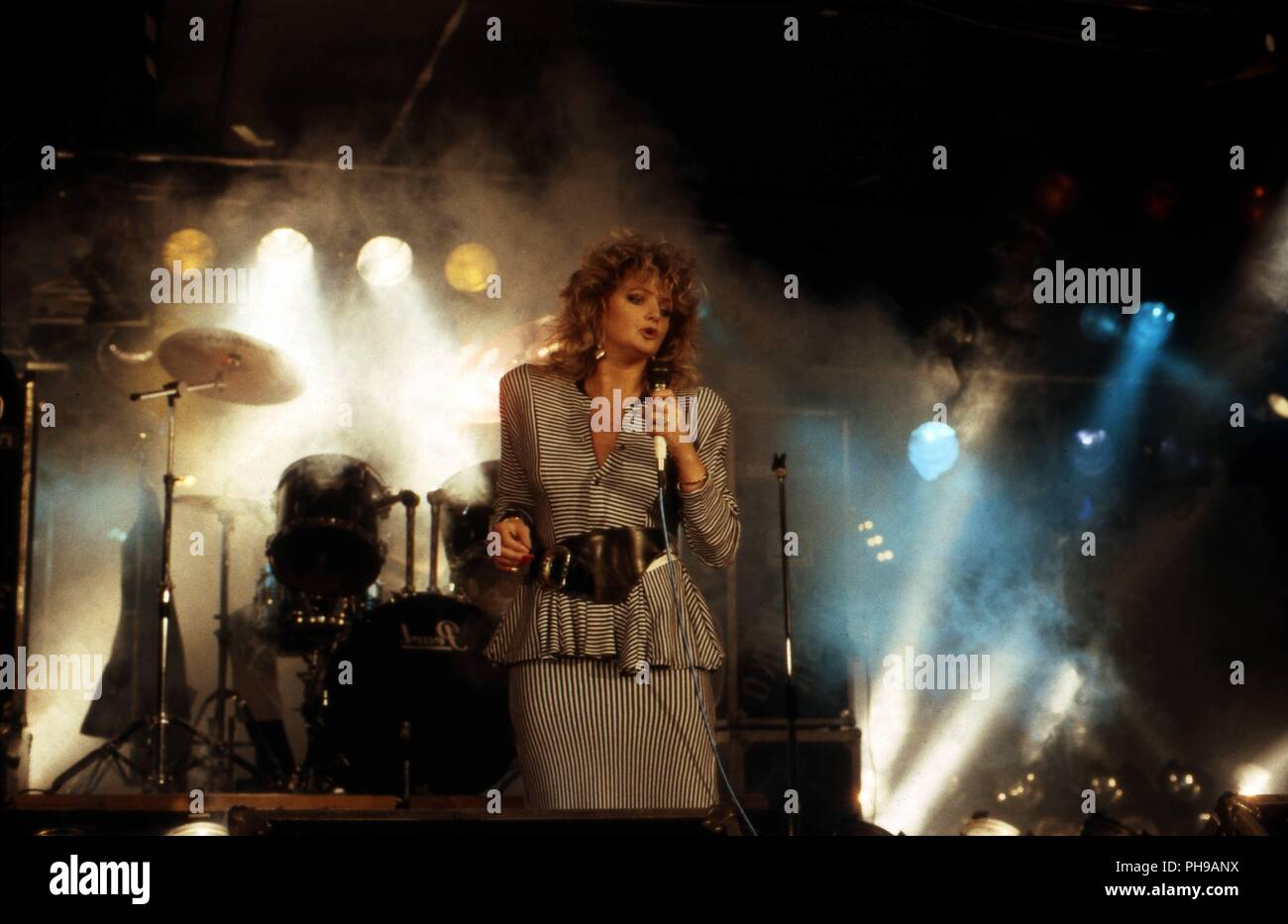 Bonnie tyler welsh pop singer hi-res stock photography and images - Alamy