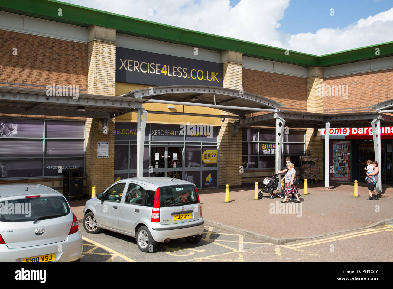 Retail Park Uk High Resolution Stock Photography and Images - Alamy