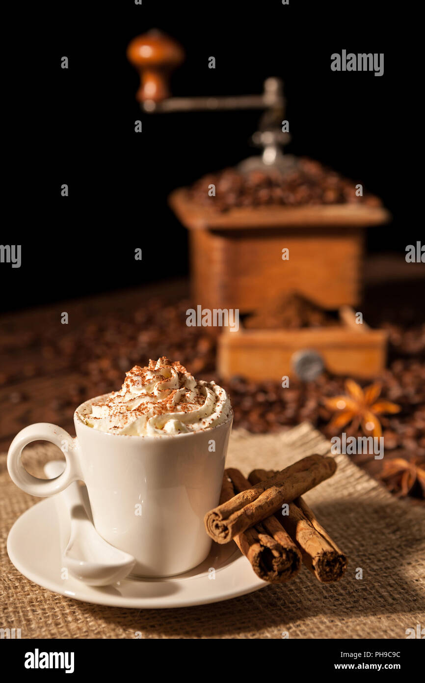 Cream colour background hi-res stock photography and images - Alamy