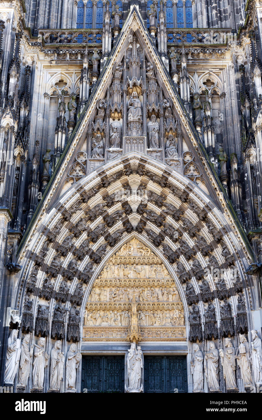 Entrance arch of the cathedral of cologne hi-res stock photography and ...