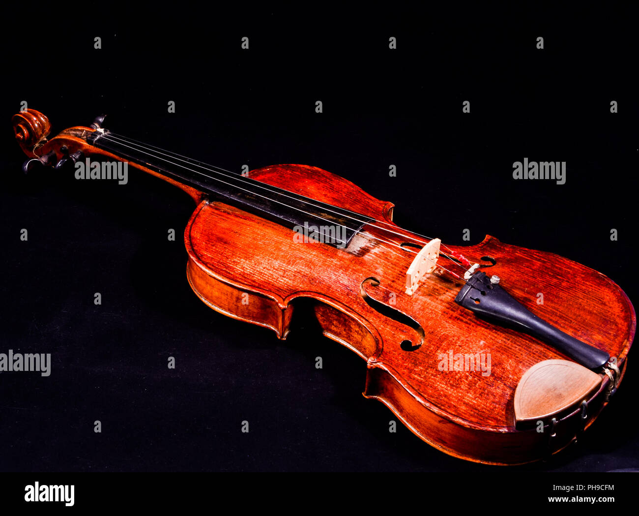 Violin shape hi-res stock photography and images - Alamy