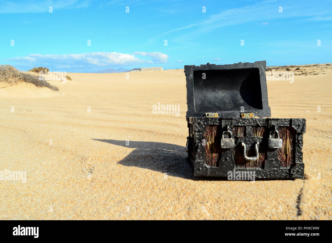 Object in the Dry Desert Stock Photo - Alamy