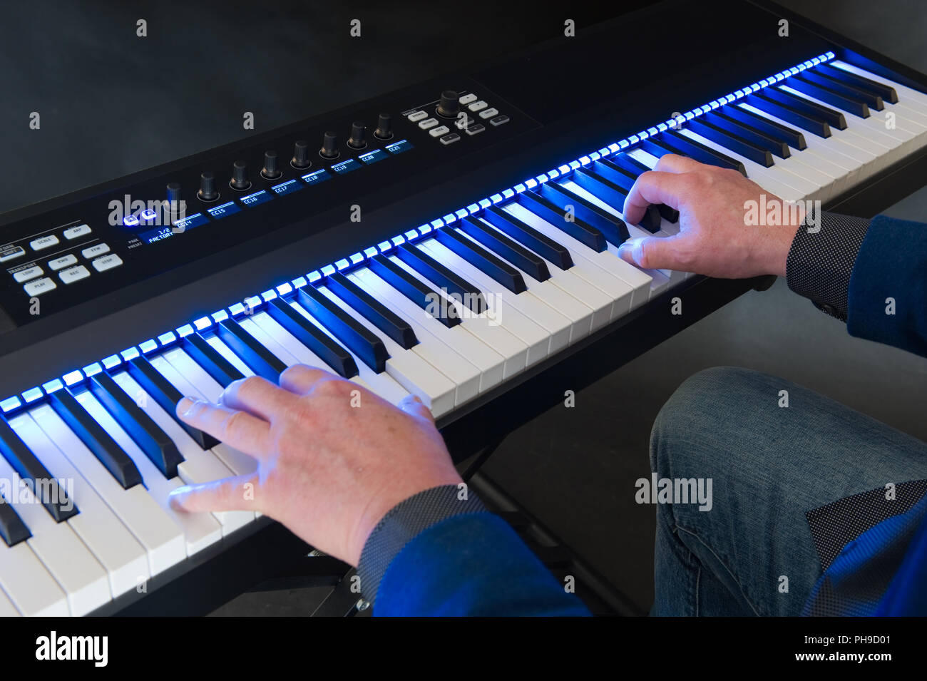 Man playing keyboard hi-res stock photography and images - Alamy