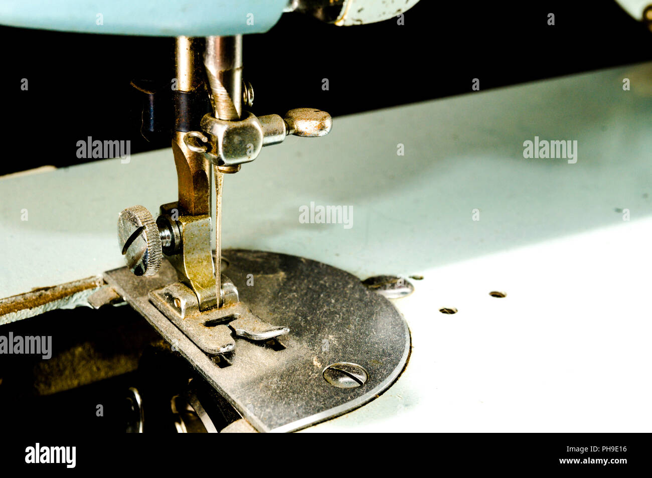 Old Vintage Sewing Machine Stock Photo - Alamy