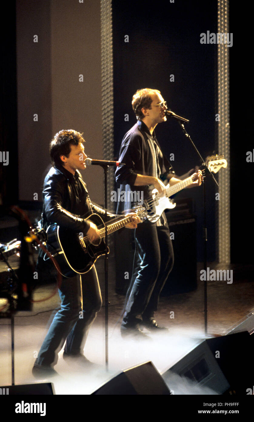 Bon Jovi (l-r: Jon Bon Jovi, Hugh McDonald ) on 08.11.1997 in Leipzig ...