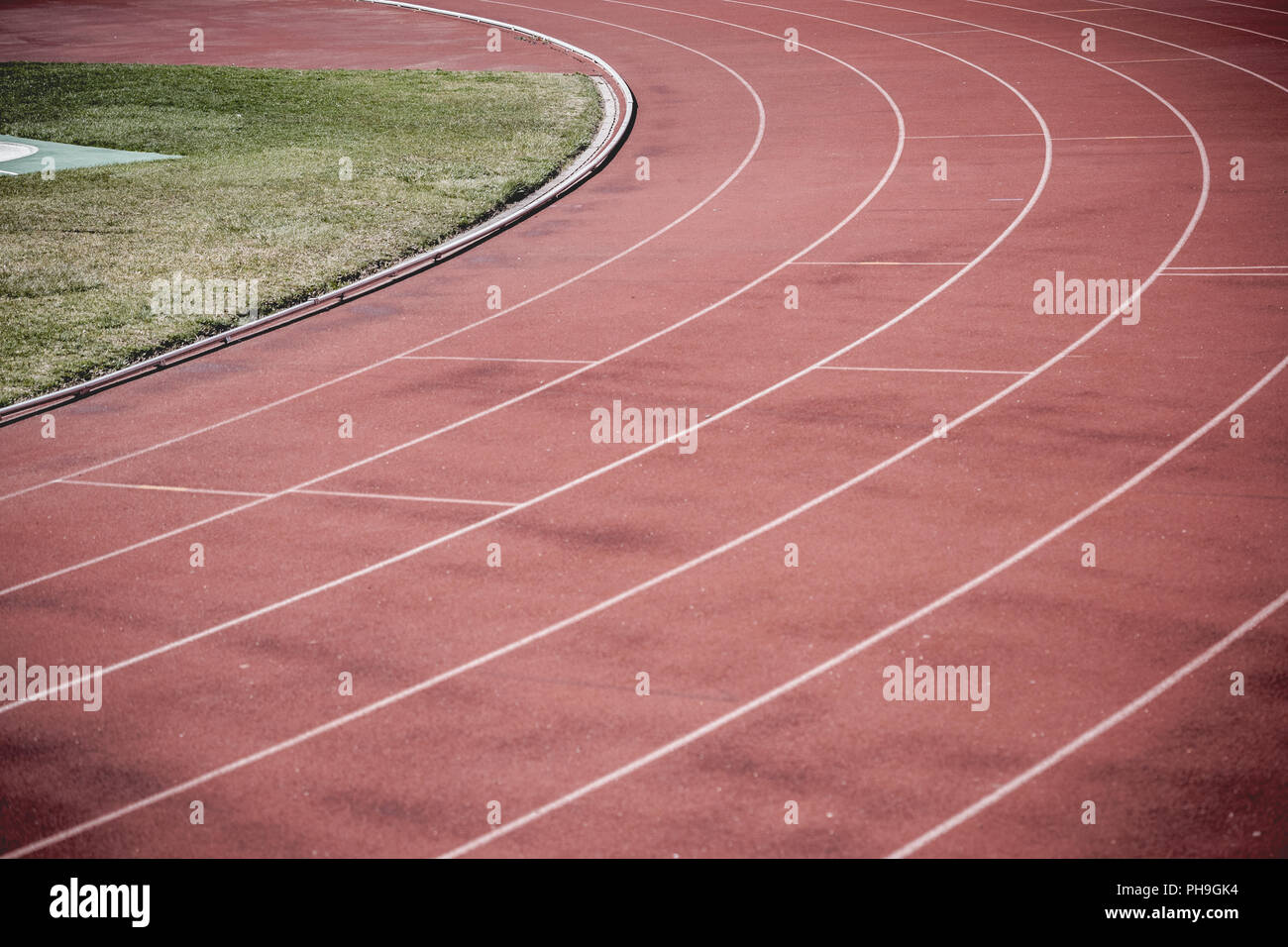 Athlete Track or Running track lines with green grass Stock Photo - Alamy Athlete Track or Running track lines with green grass Stock Photo - Alamy