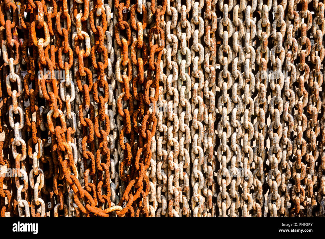 Rusty chain background Stock Photo - Alamy