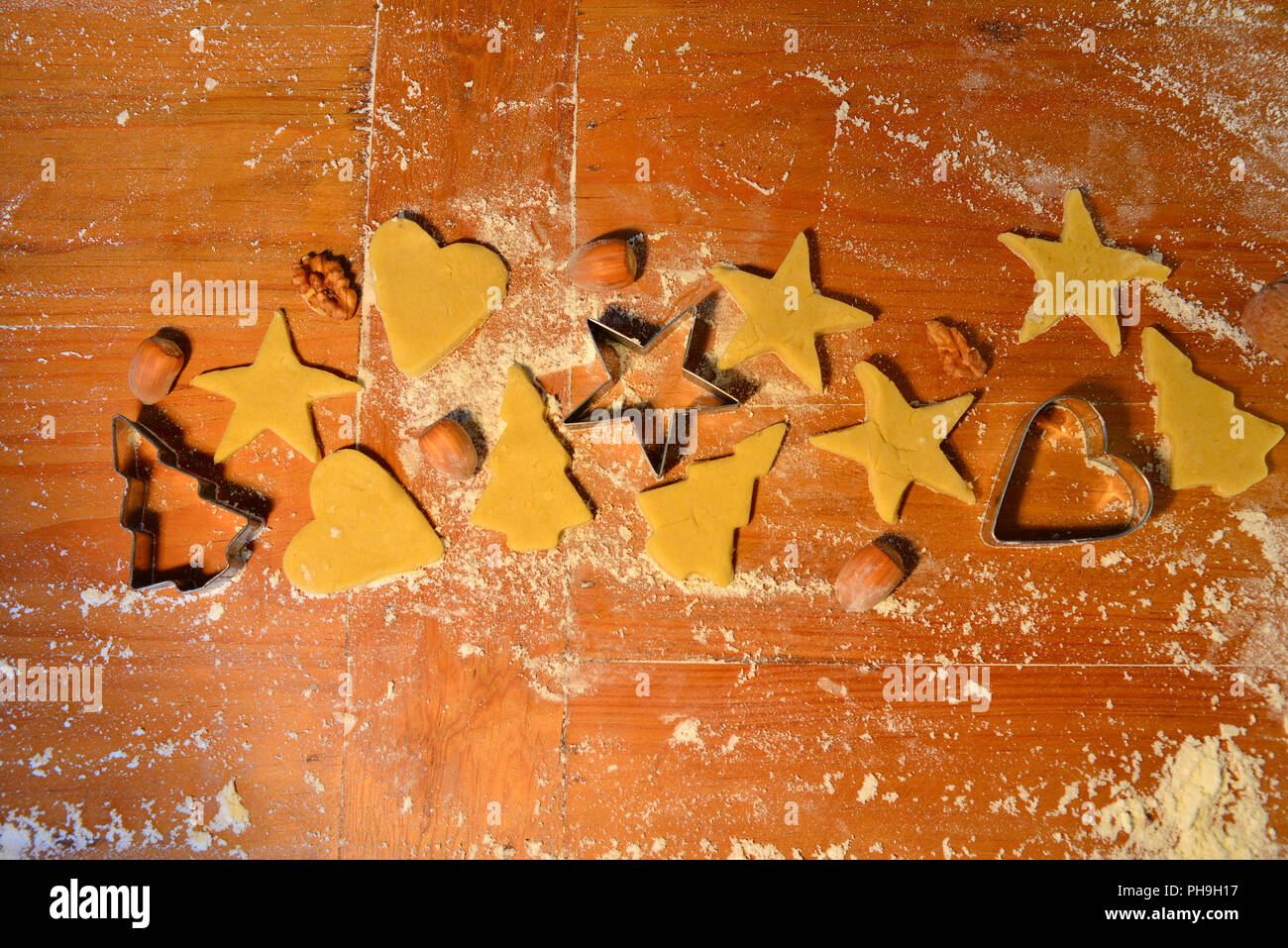 Baking cookies flour heart Stock Photo - Alamy