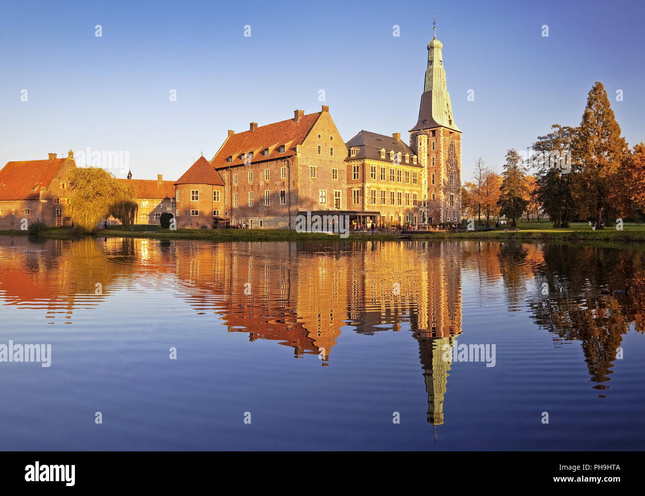 Schloss Raesfeld Castle, moated castle, Raesfeld, Muensterland, North ...