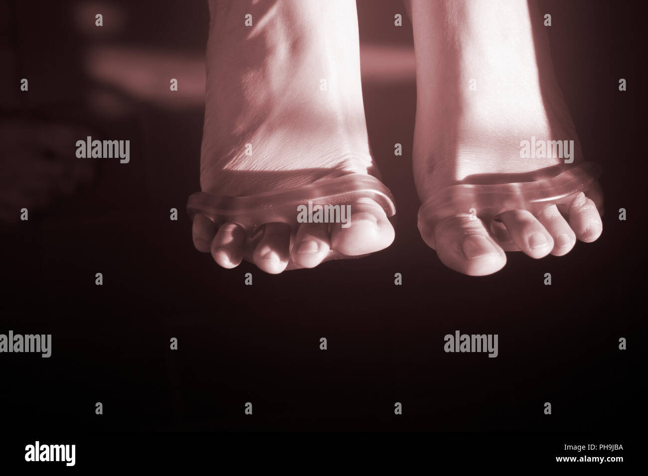 Feet toenails separators hi-res stock photography and images - Alamy