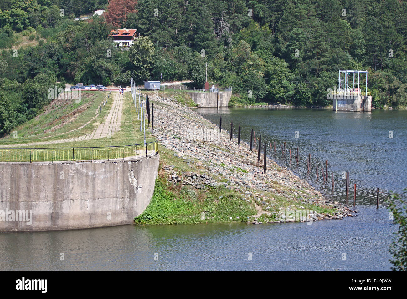 Waterfall over dam spillway hi-res stock photography and images - Alamy