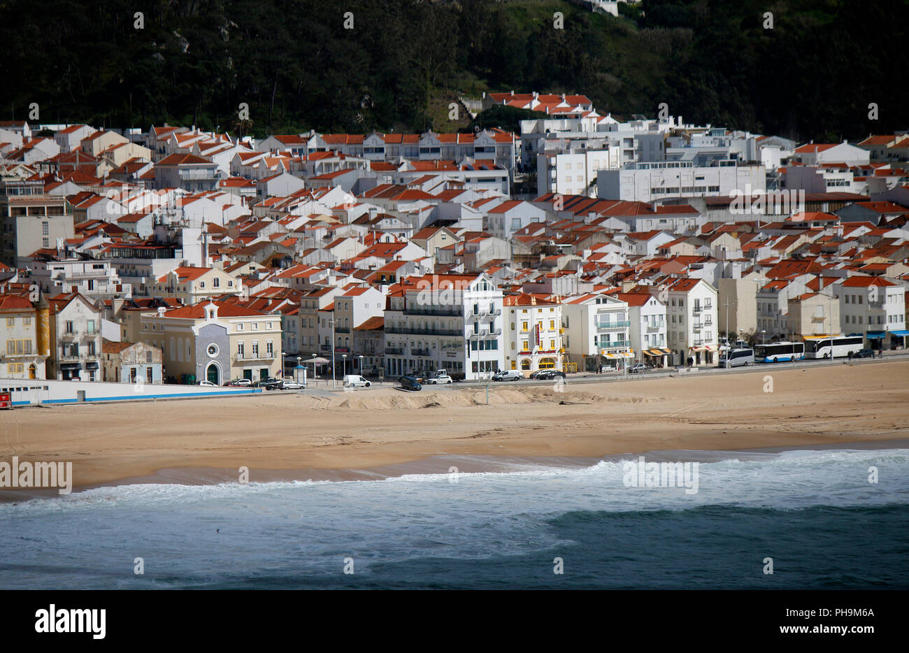 Luftbild: Skyline und Strand von Nazare, Portugal Stock Photo - Alamy