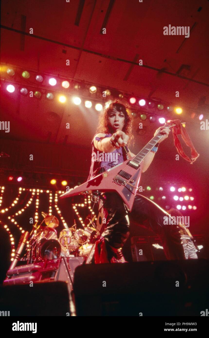Kiss band 1983 hi-res stock photography and images - Alamy