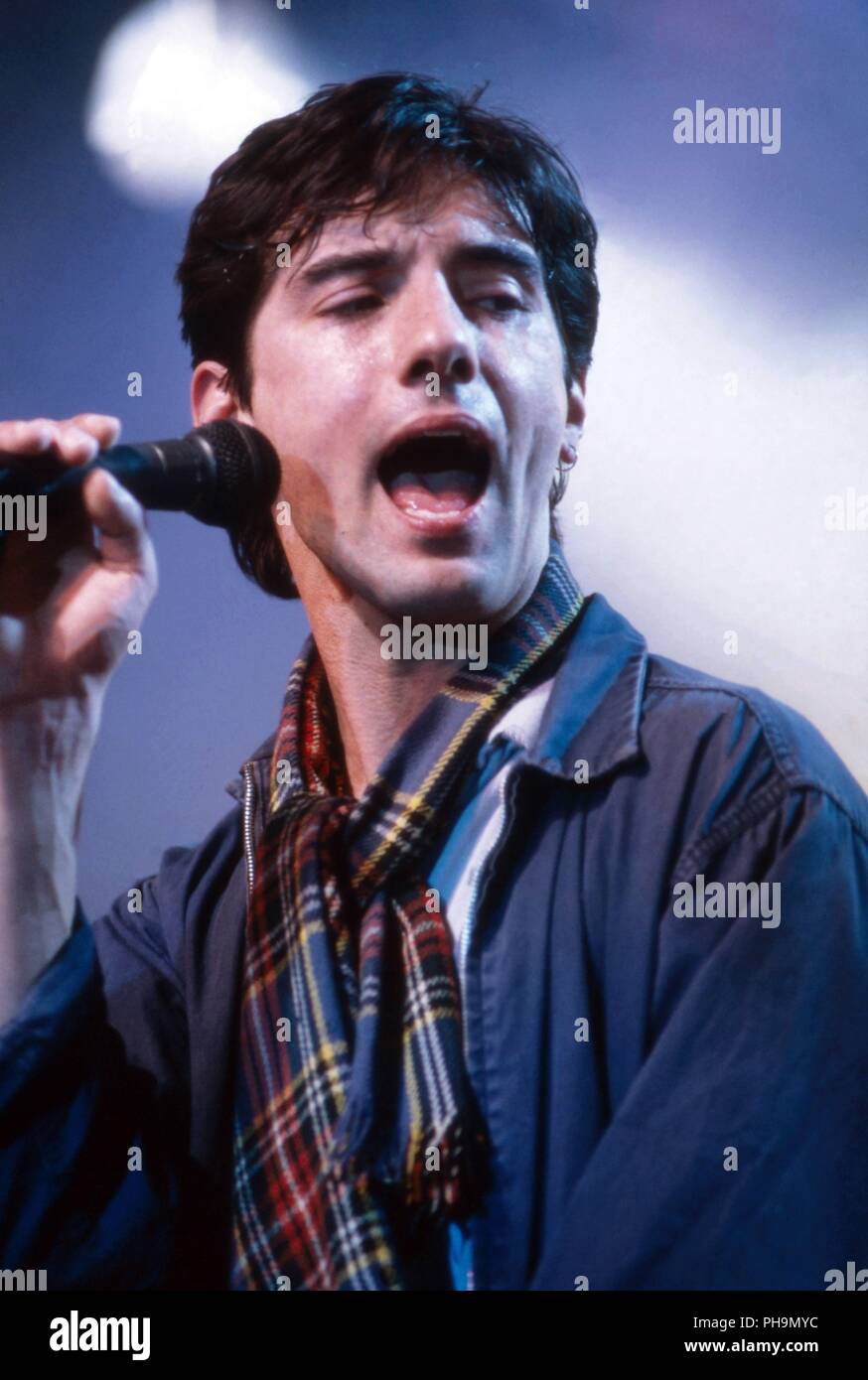 Sänger Terry Sharpe von der britischen Alternative-Pop-Band "The ...