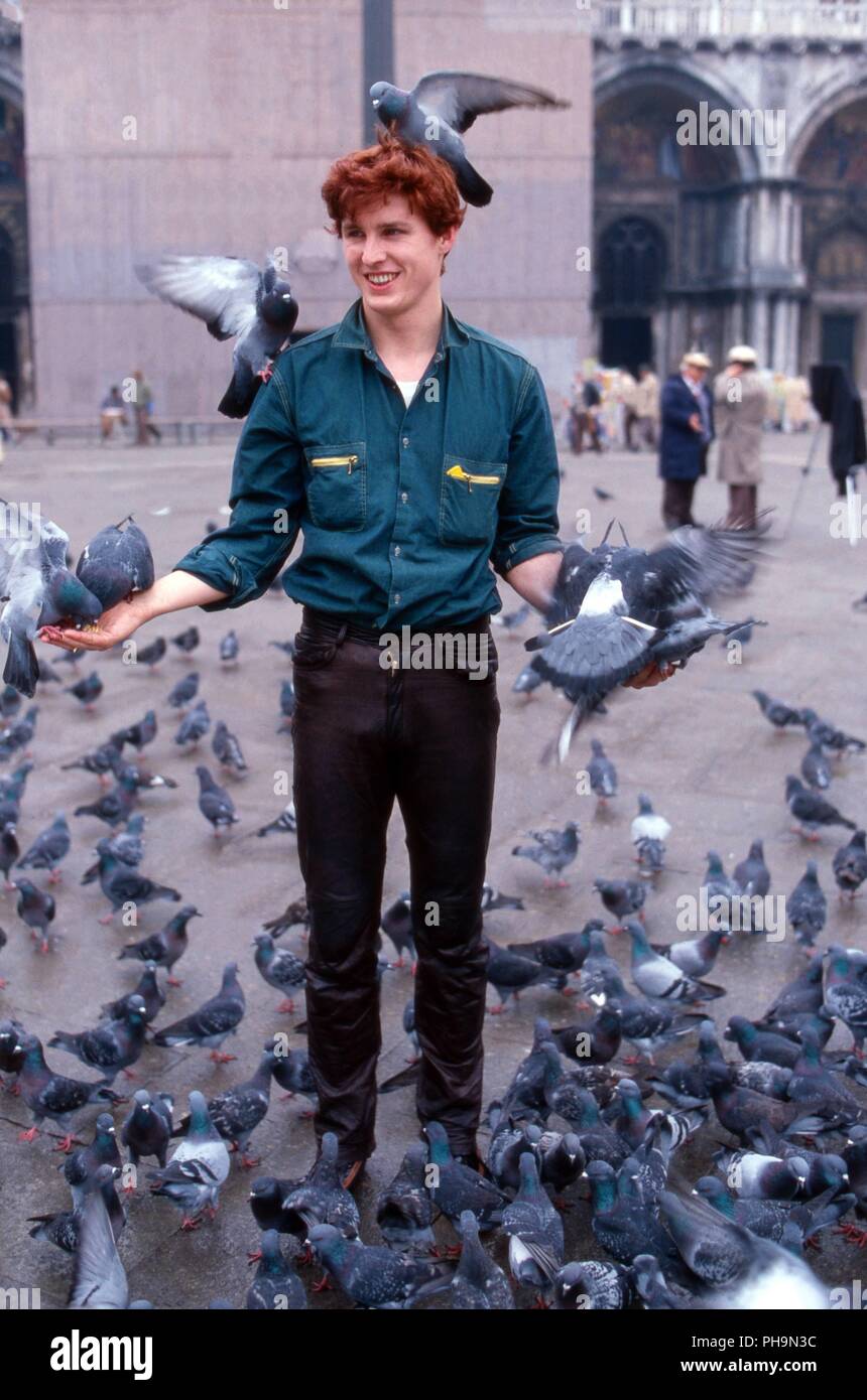 Tauben auf dem markusplatz hi-res stock photography and images - Alamy