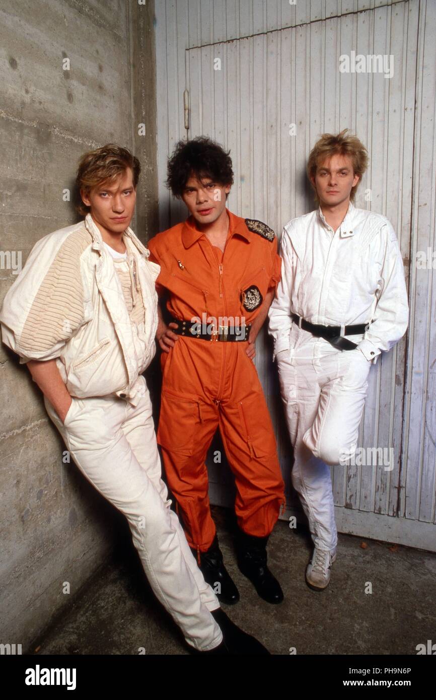 "Alphaville", deutsche Synthie Pop Band, vor einem Auftritt in der TV ...
