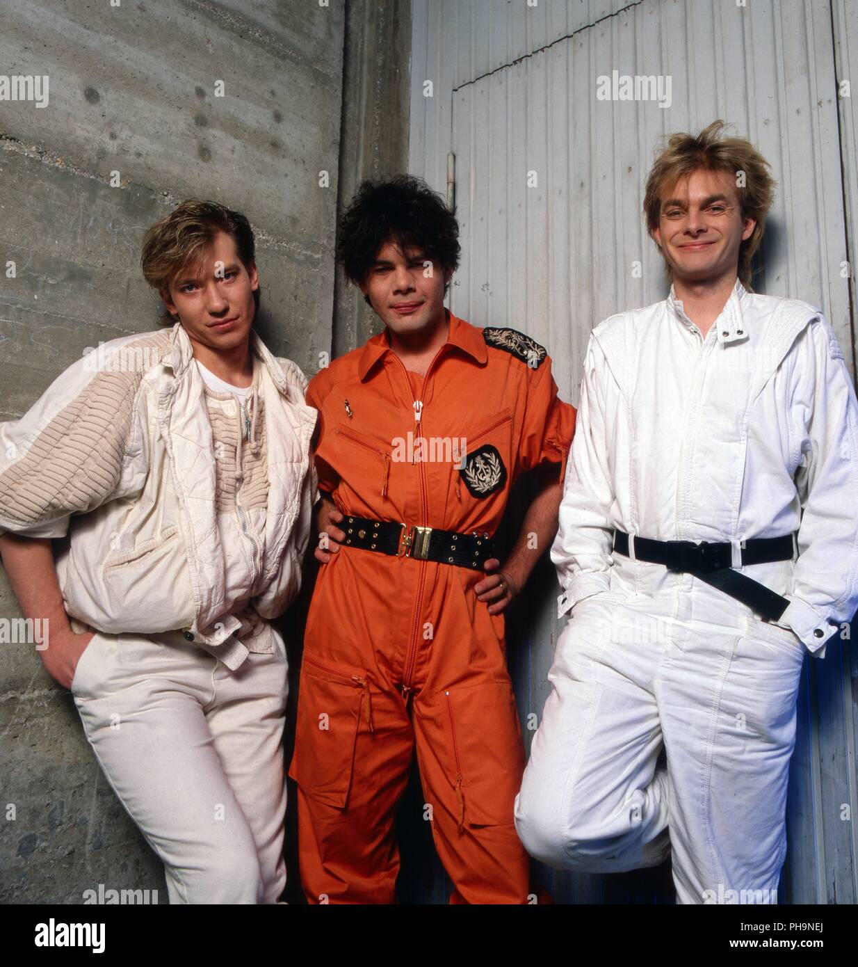 "Alphaville", deutsche Synthie Pop Band, vor einem Auftritt in der TV ...