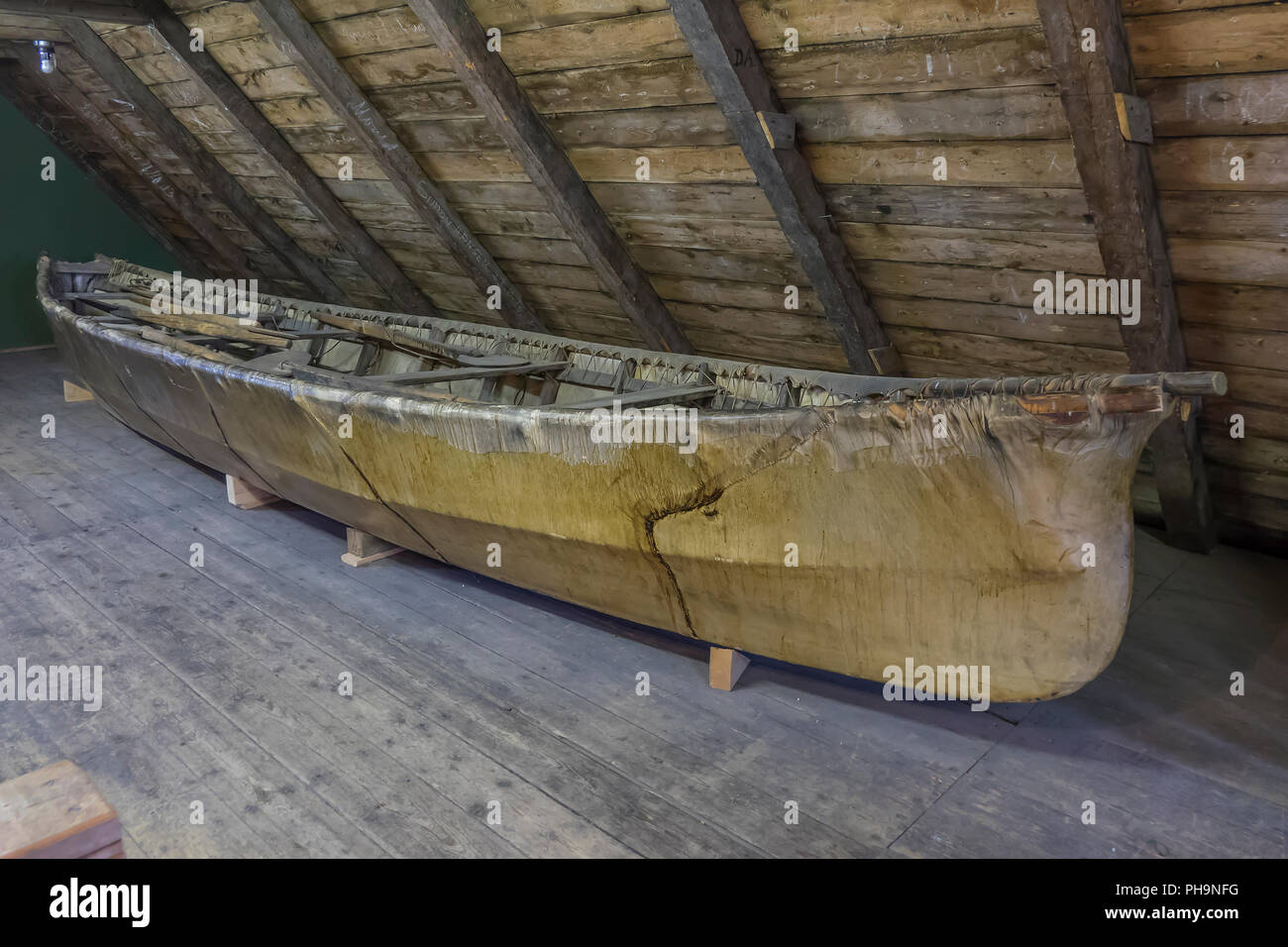 Umiak hi-res stock photography and images - Alamy