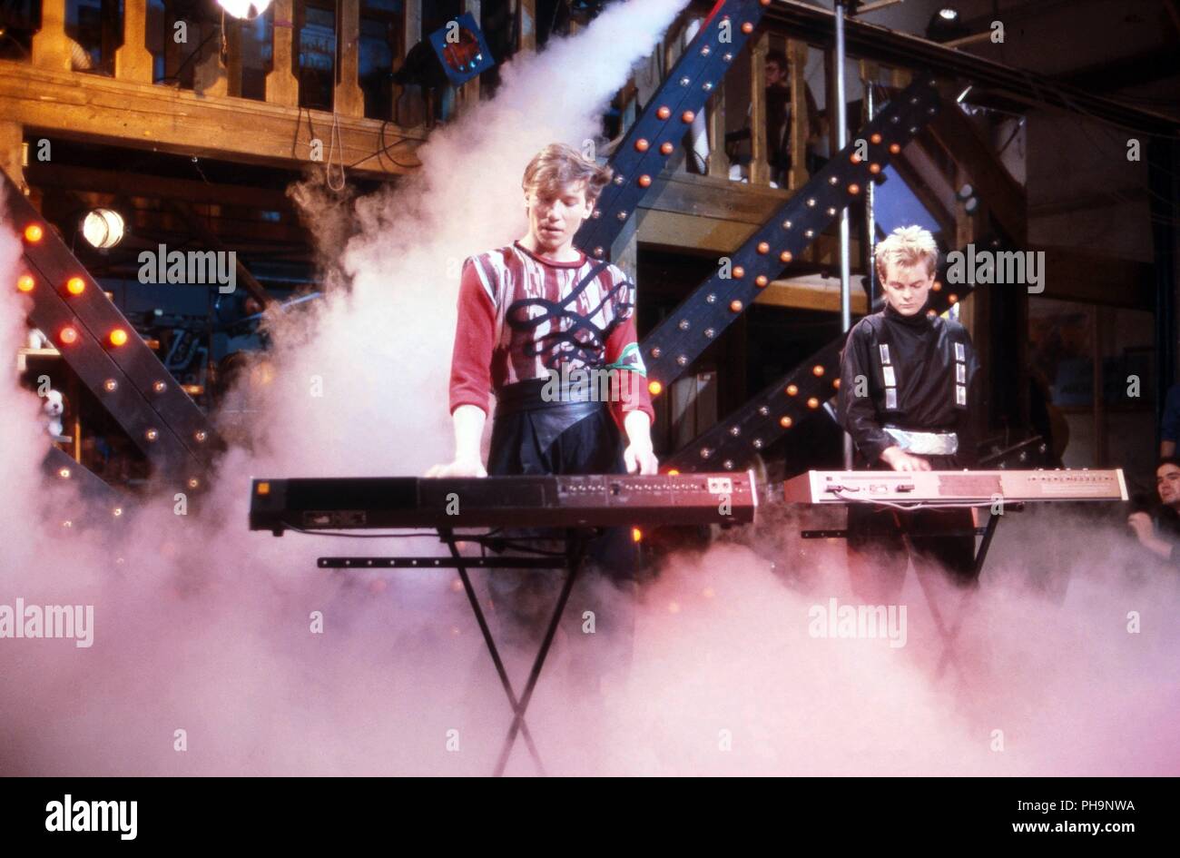Bernhard Lloyd (Mitte) und Frank Mertens von "Alphaville", deutsche ...