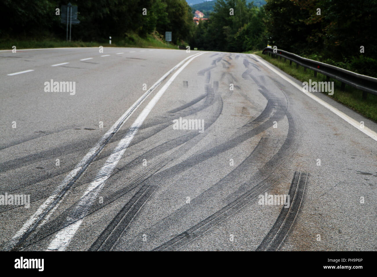 Tire tracks left cars hi-res stock photography and images - Alamy