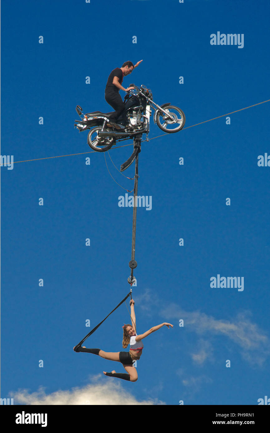 Wire tightrope hi-res stock photography and images - Alamy