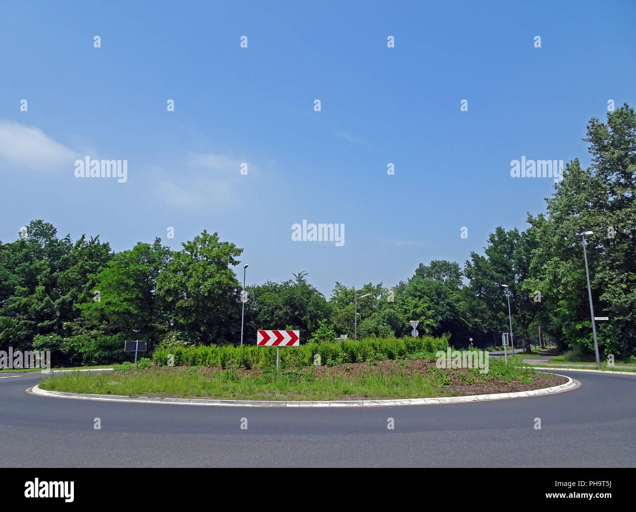 Traffic island hi-res stock photography and images - Alamy