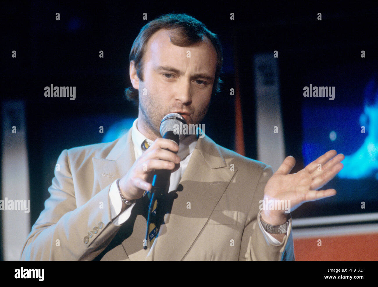 Phil collins in the studio hi-res stock photography and images - Alamy
