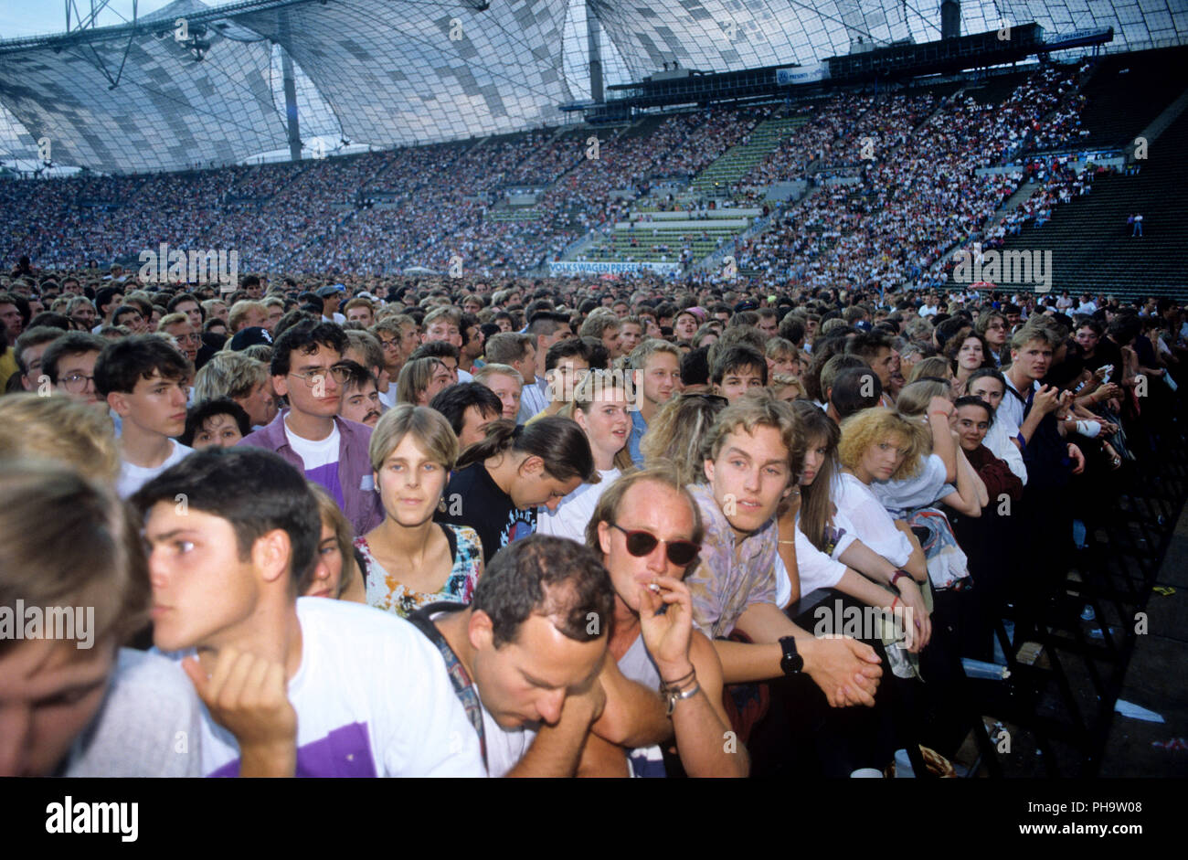 Genesis fans hi-res stock photography and images - Alamy