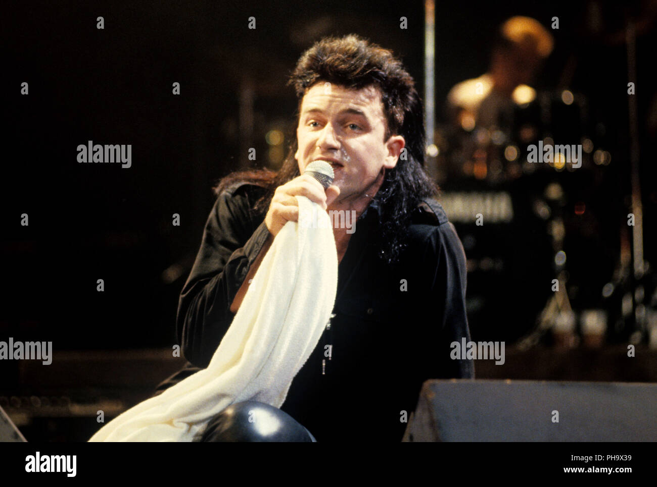 Bono (U2) (Paul David Hewson) on 21.11.1984 in Dortmund. | usage ...