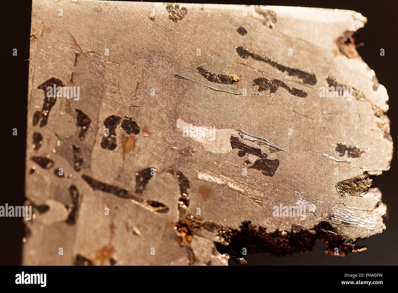 Macro photo of an iron meteorite with Widmanstaetten patterns Stock ...