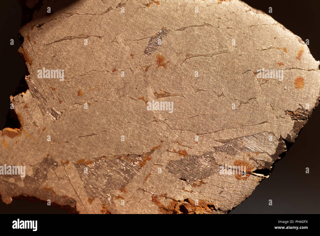 Macro photo of an iron meteorite with Widmanstaetten patterns Stock ...