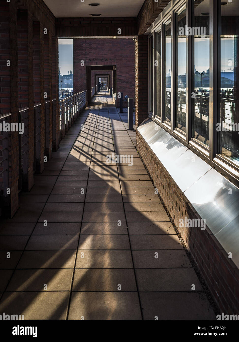 Through-passage with sight on the harbor Stock Photo - Alamy