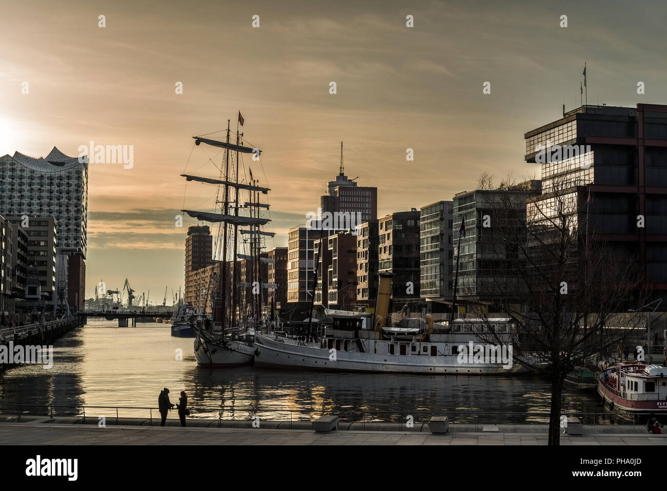 Harborcity hi-res stock photography and images - Alamy