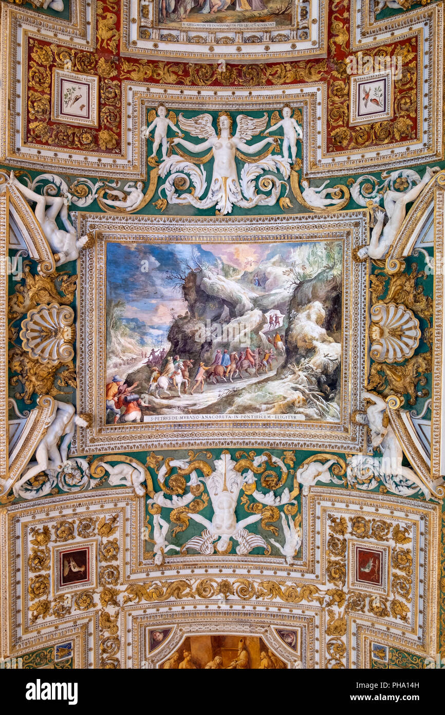 Gallery of maps vatican museum hi-res stock photography and images - Alamy