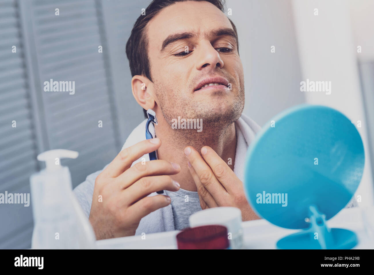 Handsome man scraping his chin in the early morning Stock Photo - Alamy
