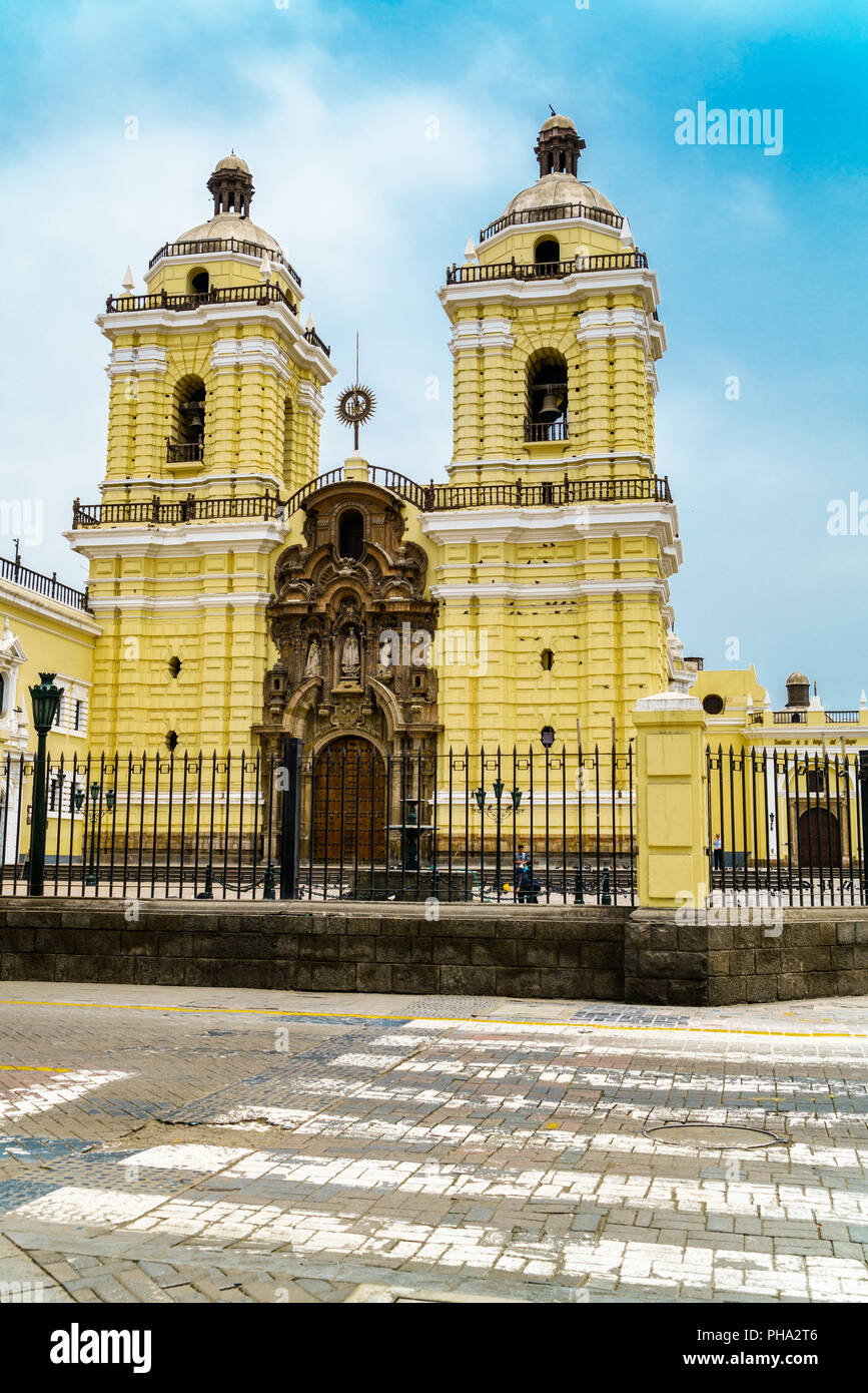 Baroque style city gate hi-res stock photography and images - Alamy