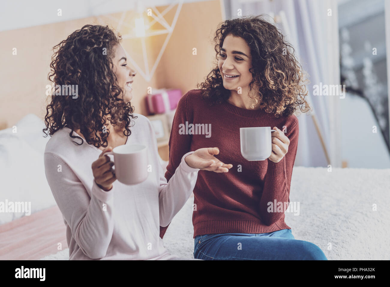 Women having tea hi-res stock photography and images - Alamy