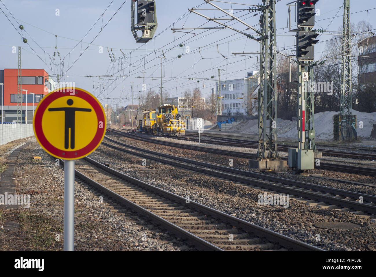 End of platform hi-res stock photography and images - Alamy
